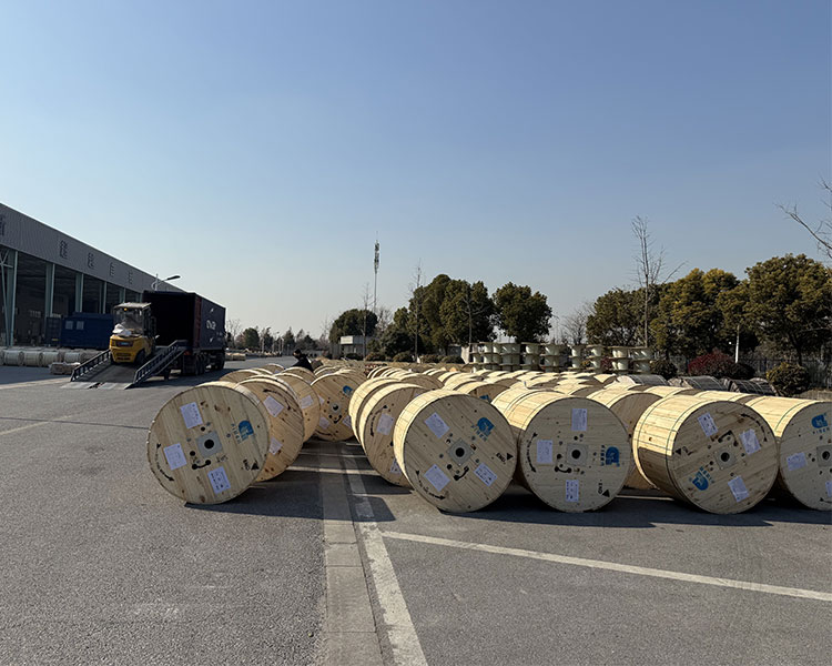 News - How to Install ADSS Fiber Cable Safely in High-Voltage ...